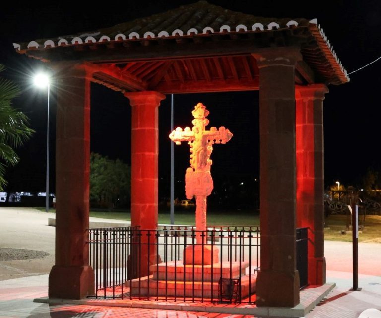 cruz iluminada 2 - Terra Ruiva